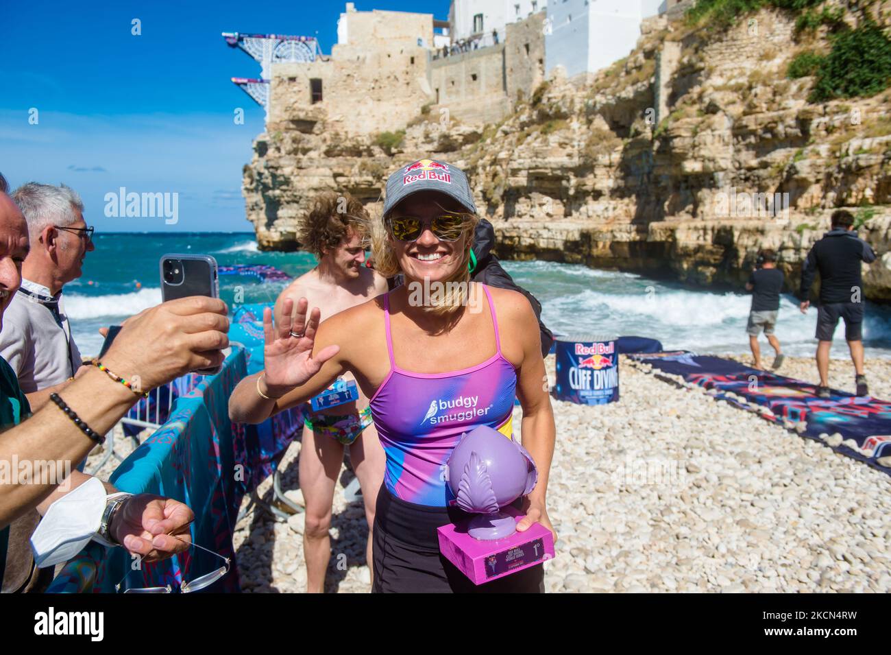 Red bull cliff diving 2021 hi-res stock photography and images - Alamy