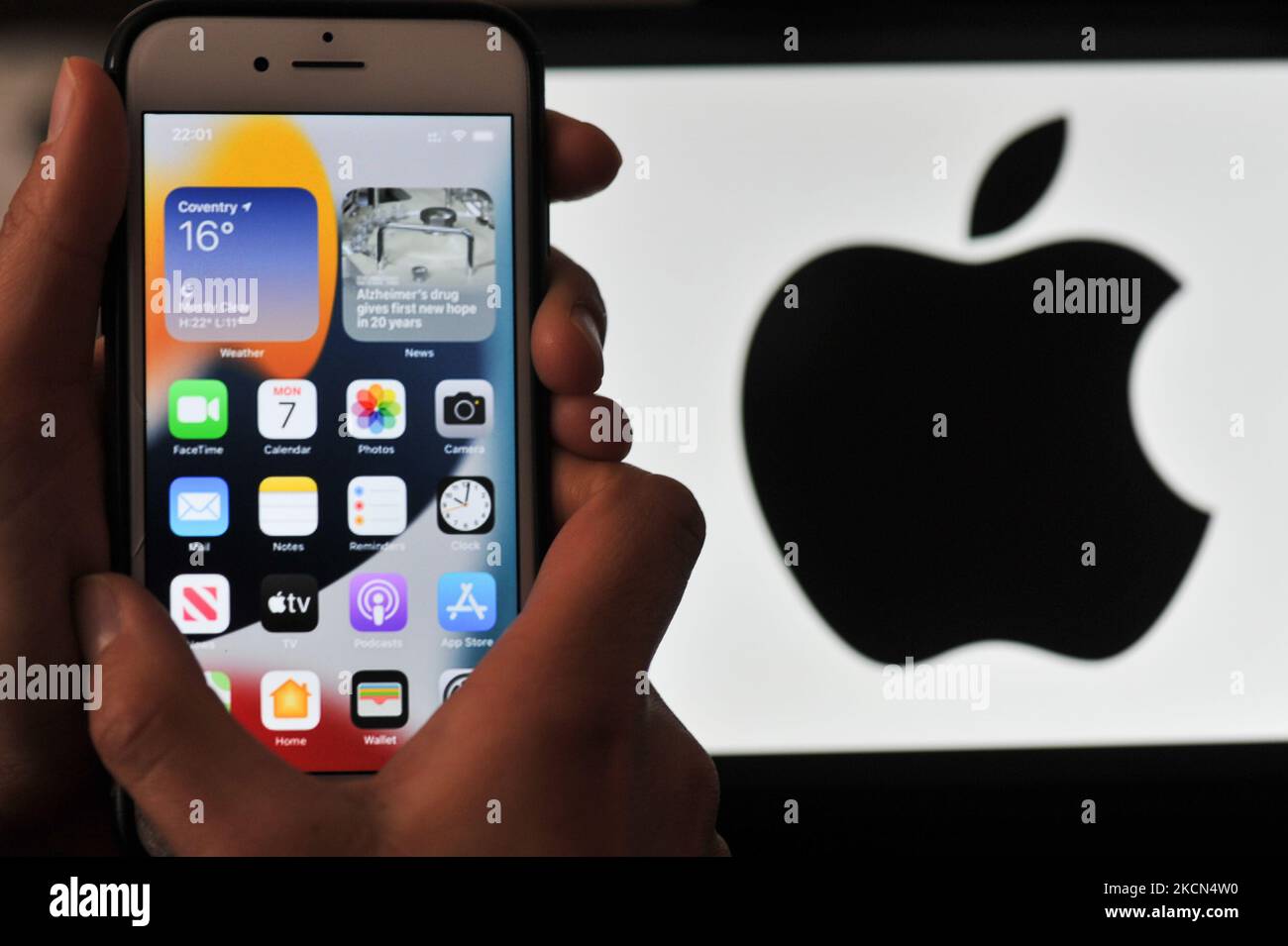 Ios 15 logo hi-res stock photography and images - Alamy