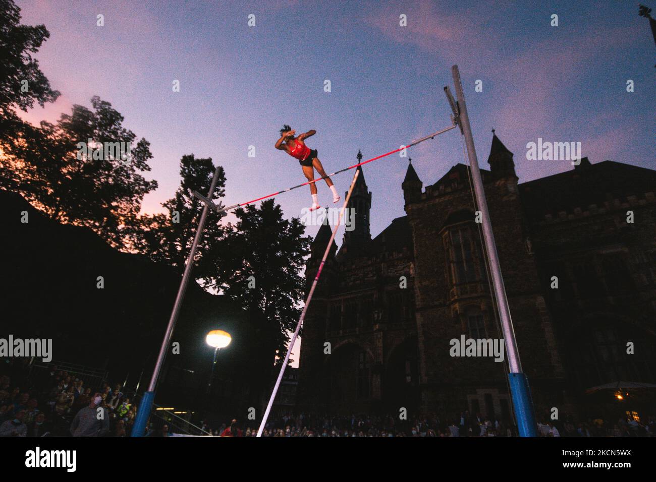 Bo kanda lita baehre pole vault hi-res stock photography and images - Alamy