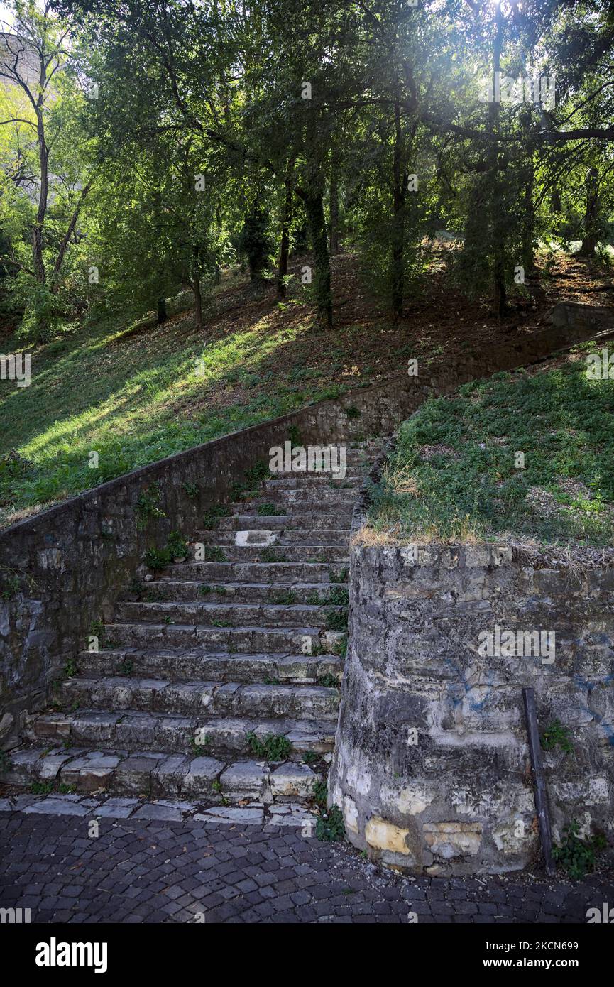 The edge of a slope hi-res stock photography and images - Alamy