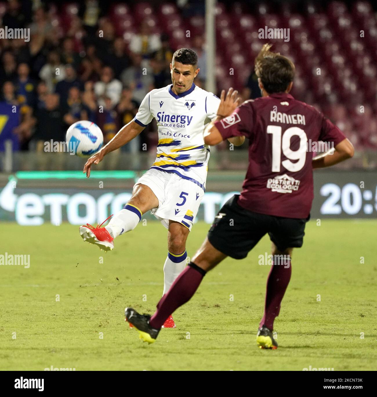 Davide Faraoni of Hellas Verona during the Serie A match between Us ...