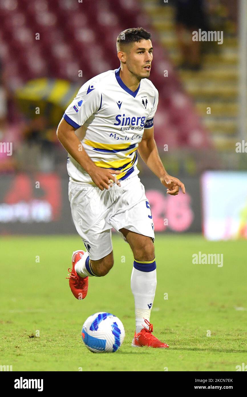 Hellas Verona's defender Davide Faraoni during the Italian football ...