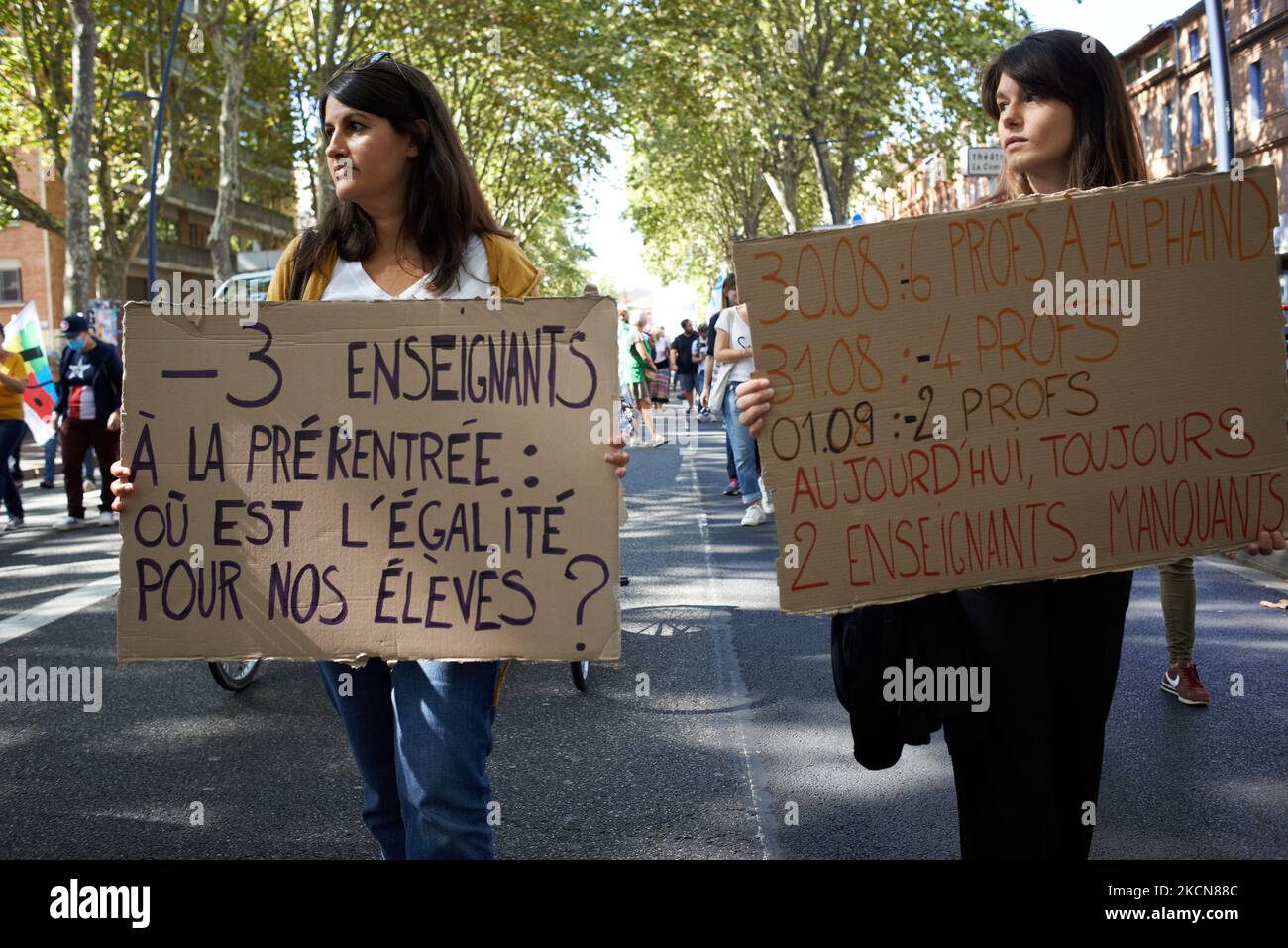 Minus reading hi-res stock photography and images - Alamy