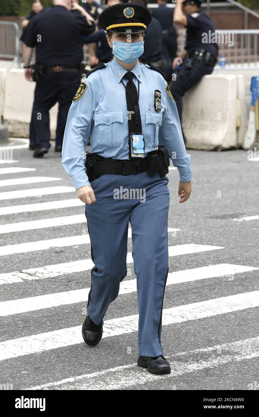 Un pollice officer hi-res stock photography and images - Alamy