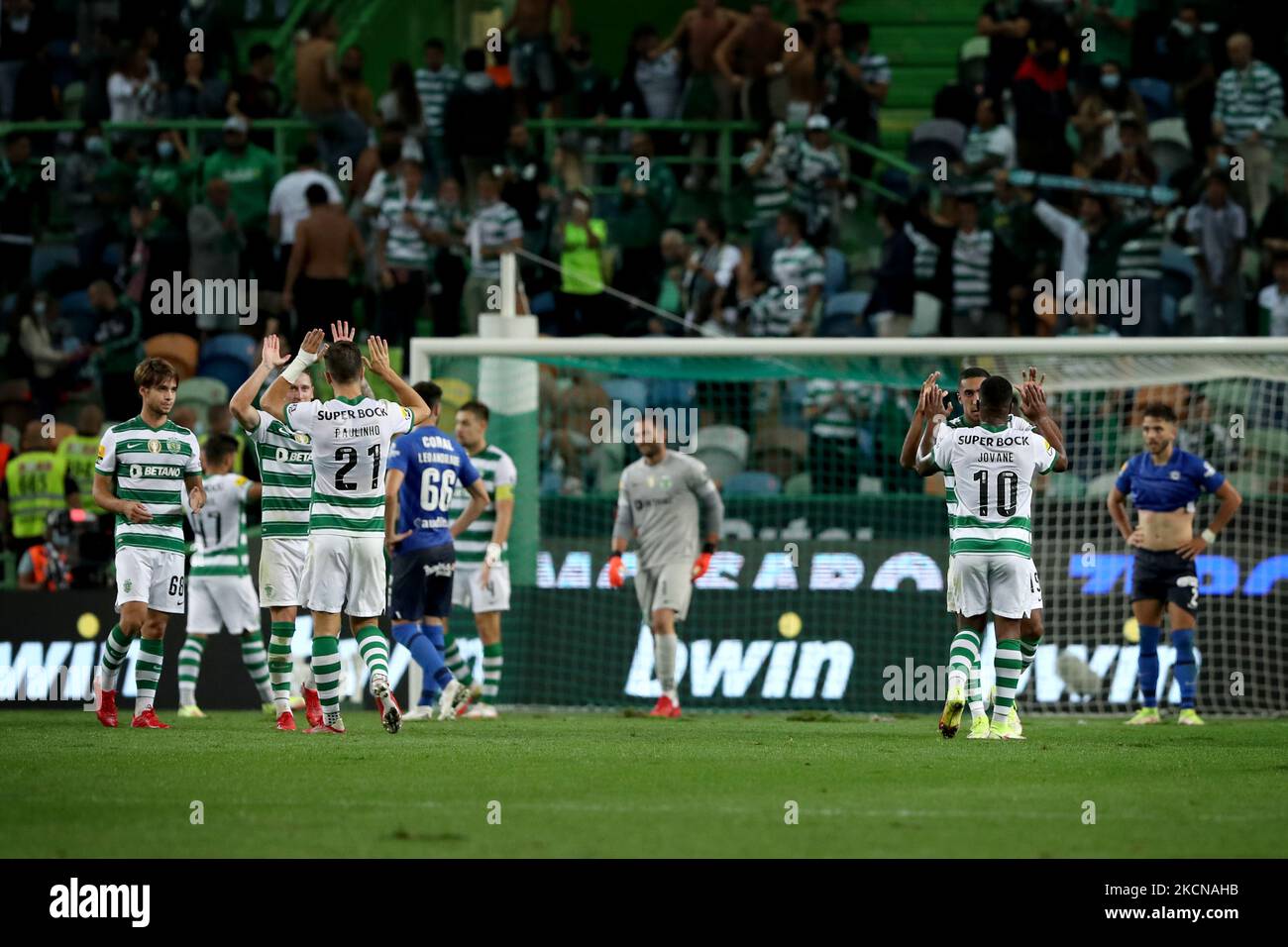 Sporting's players celebrates at the end of the Portuguese League ...