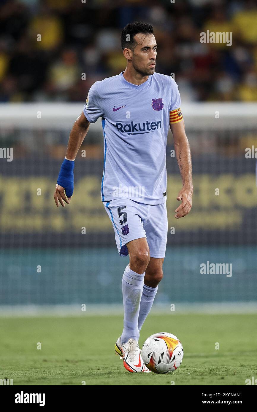 Sergio Busquets of Barcelona controls the ball during the La Liga ...