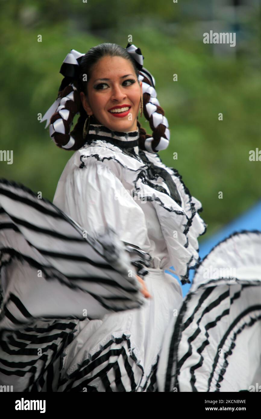Traditional dress canada south america hi-res stock photography and ...