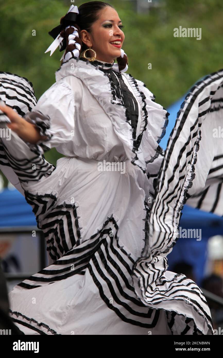 Traditional dress canada south america hi-res stock photography and ...