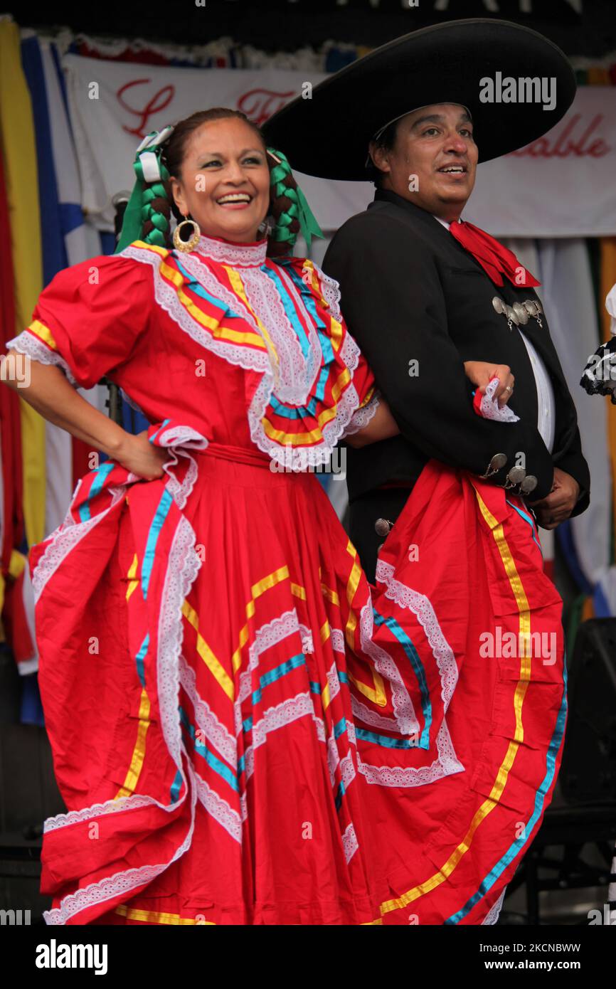 Traditional dress canada south america hi-res stock photography and ...