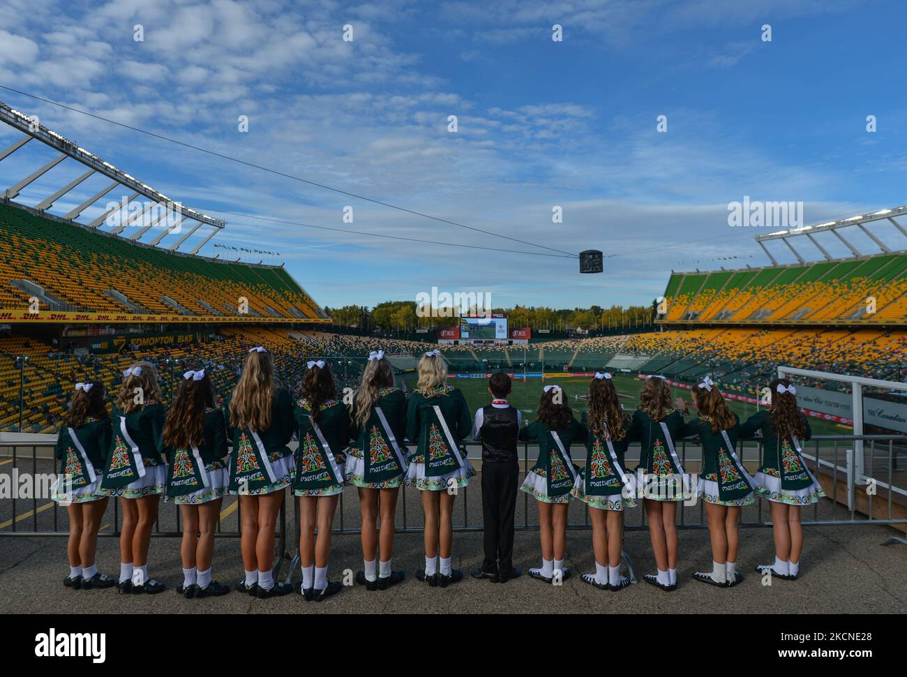 Group photo irish dancers hi-res stock photography and images - Alamy