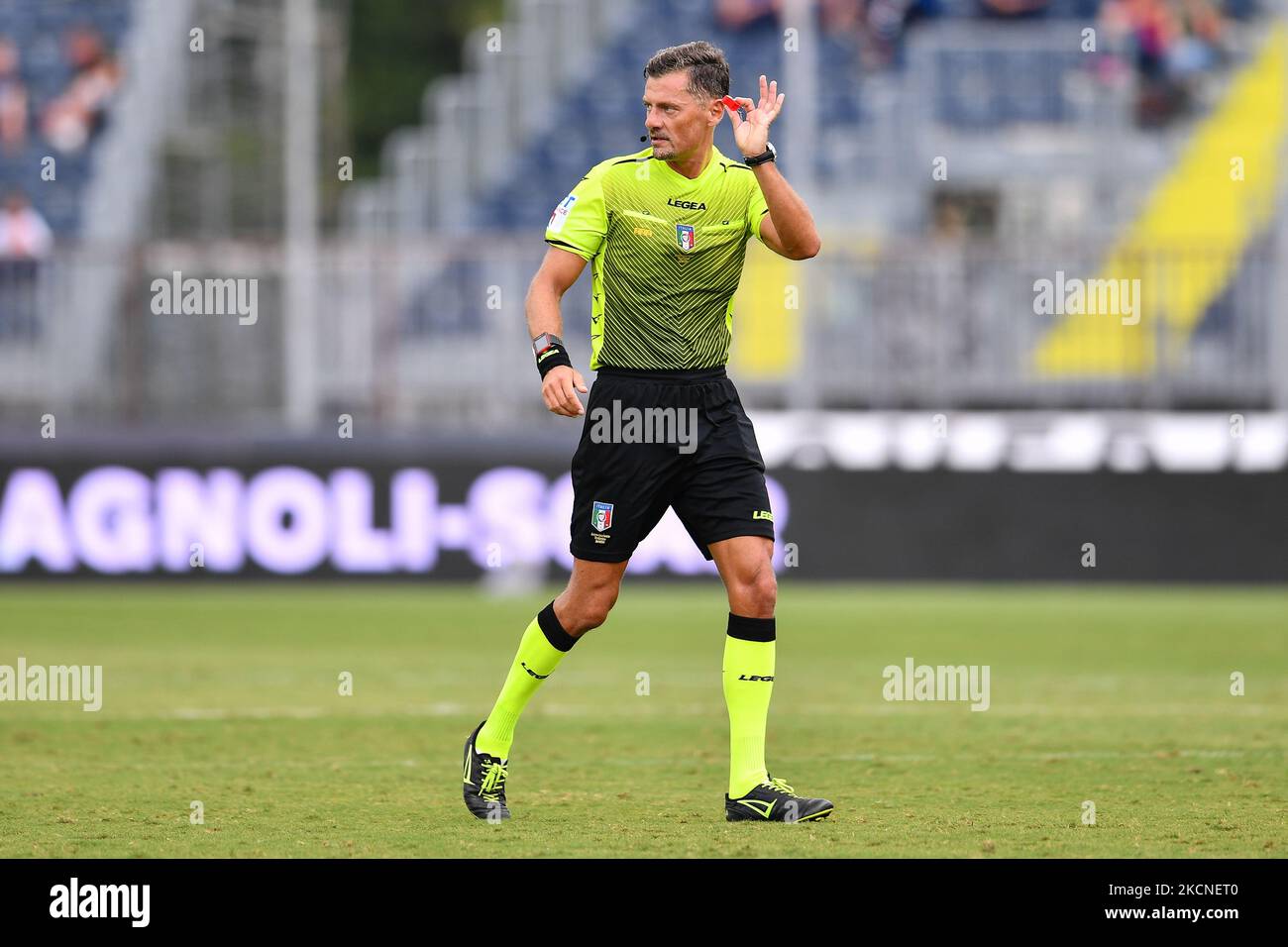 Love referee hi-res stock photography and images - Alamy