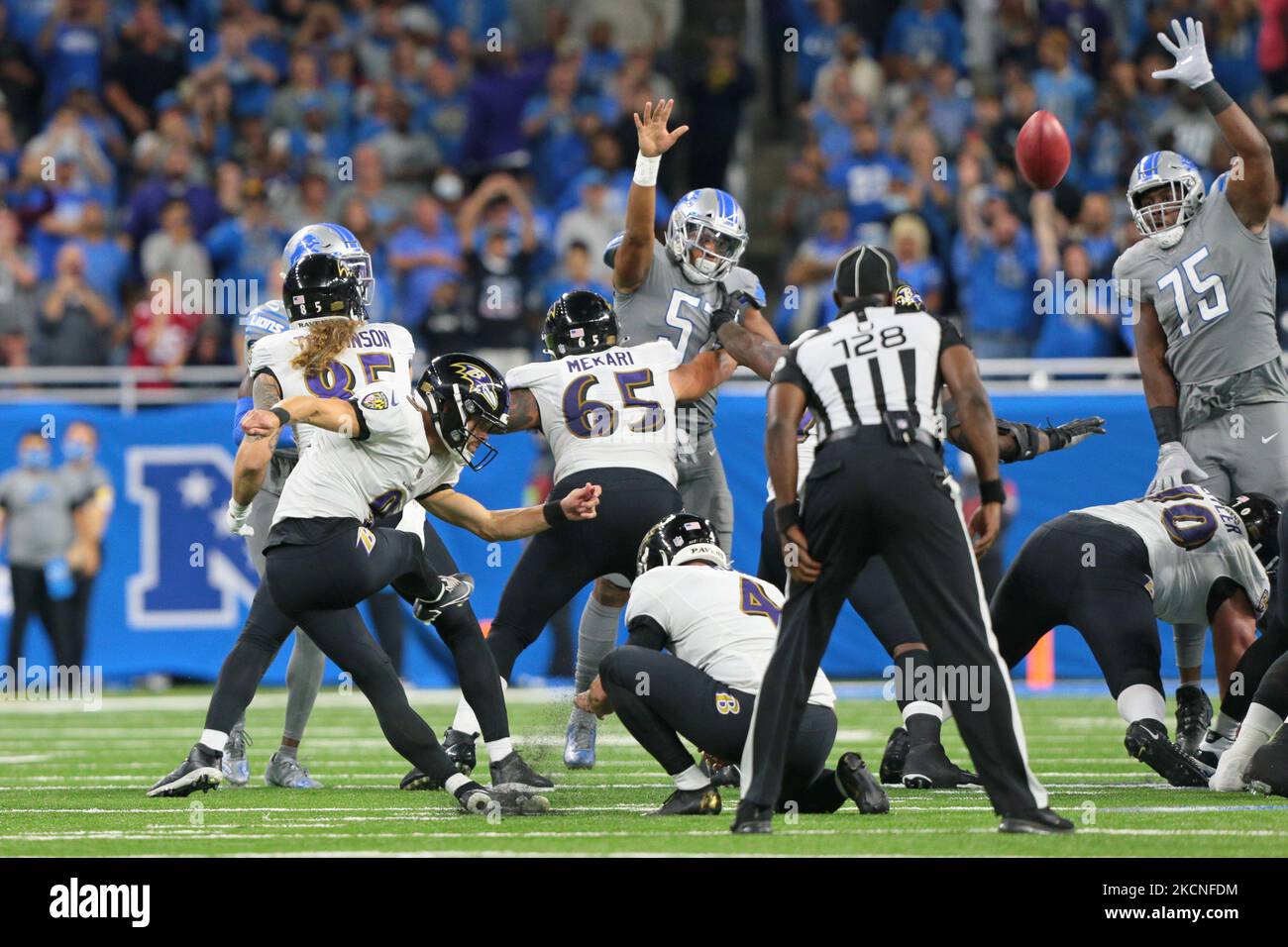 Detroit lions field goal hi-res stock photography and images - Alamy