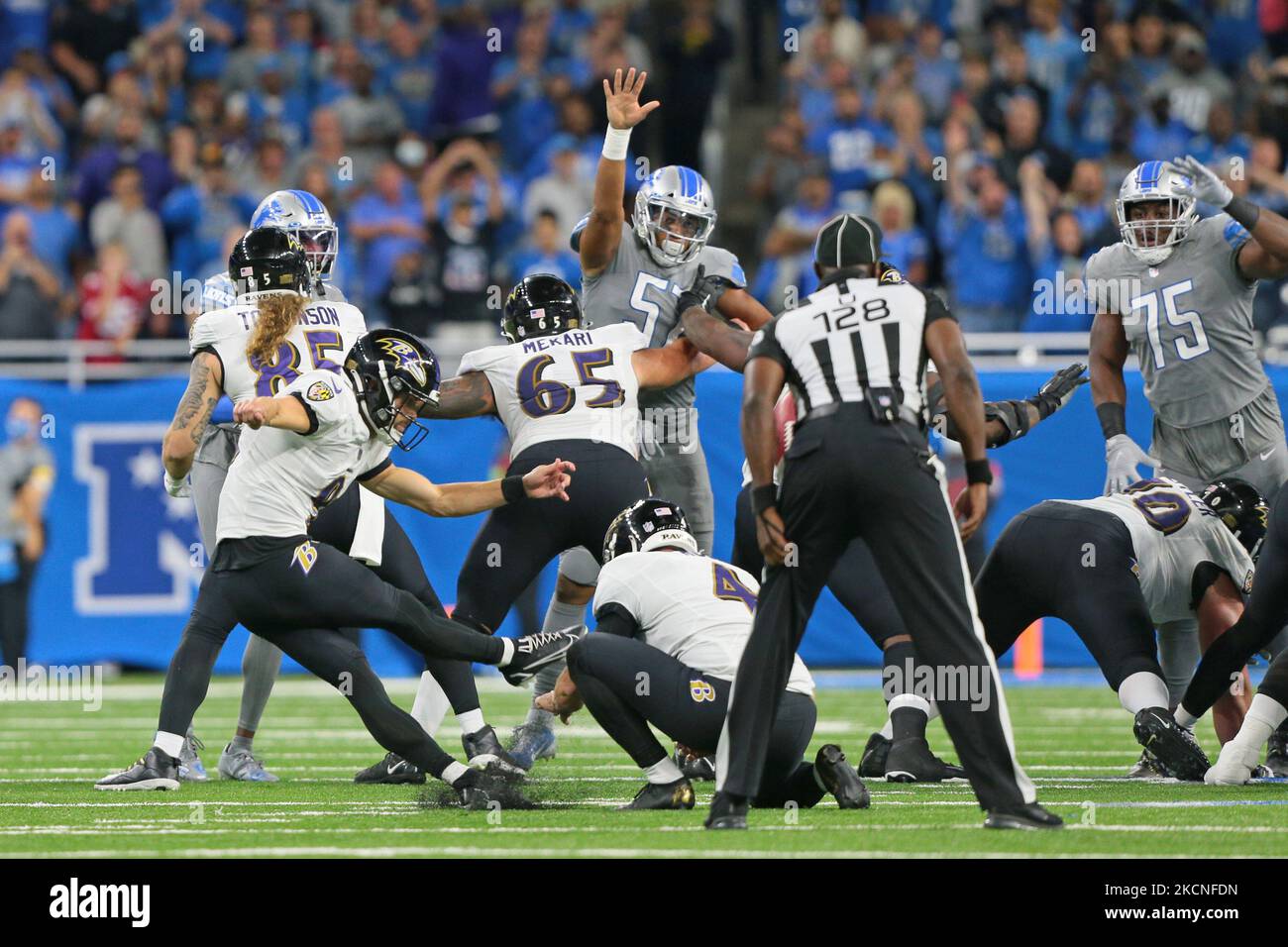 Nfl field goal hi-res stock photography and images - Alamy