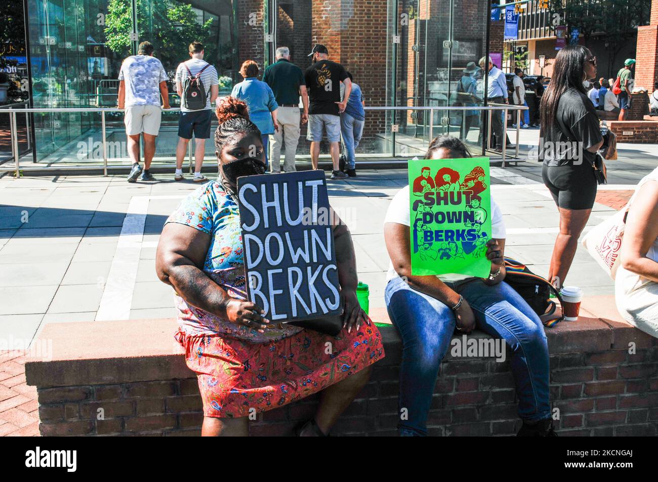 Ice contracts hi-res stock photography and images - Alamy