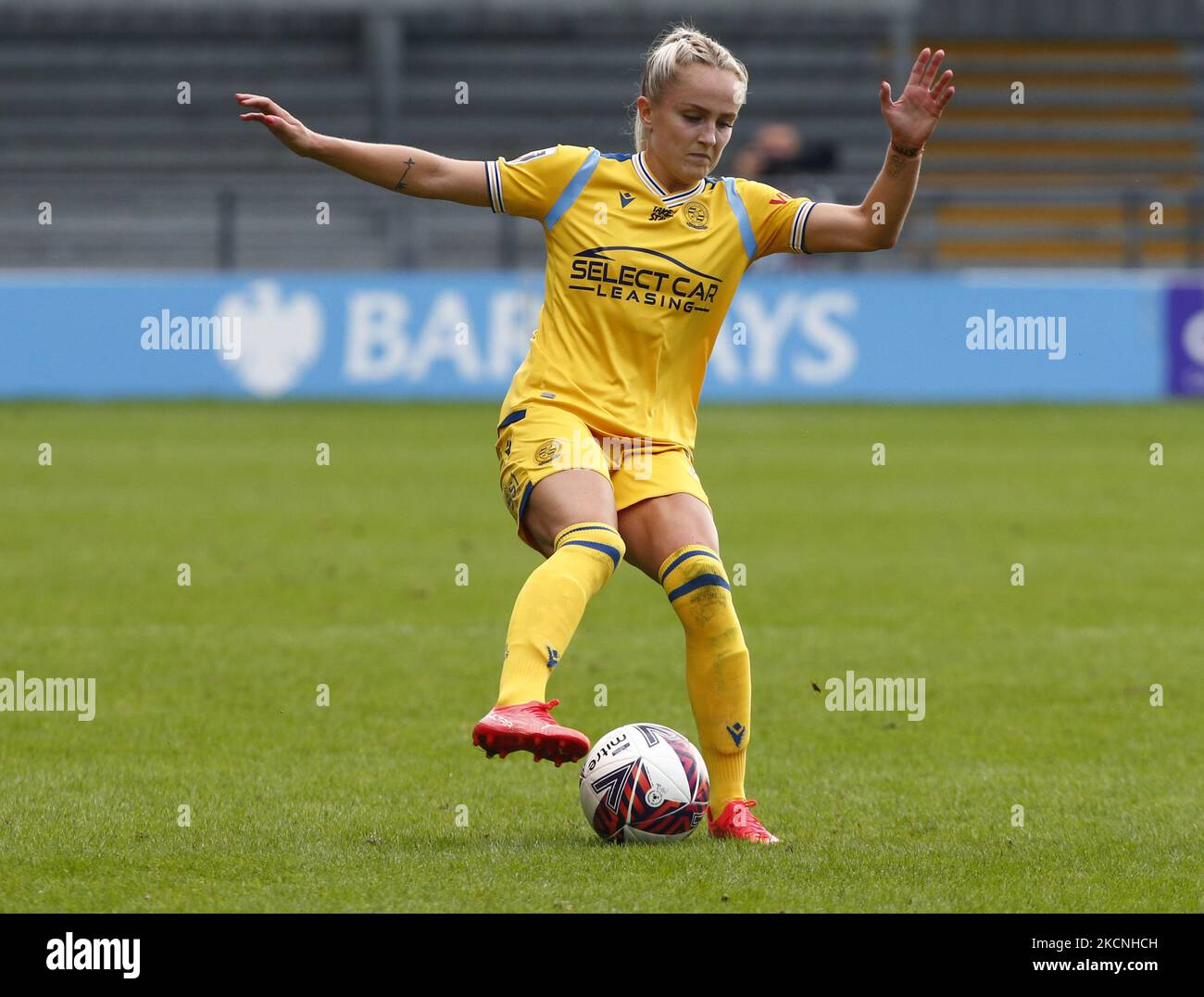 Chloe peplow reading hi-res stock photography and images - Alamy