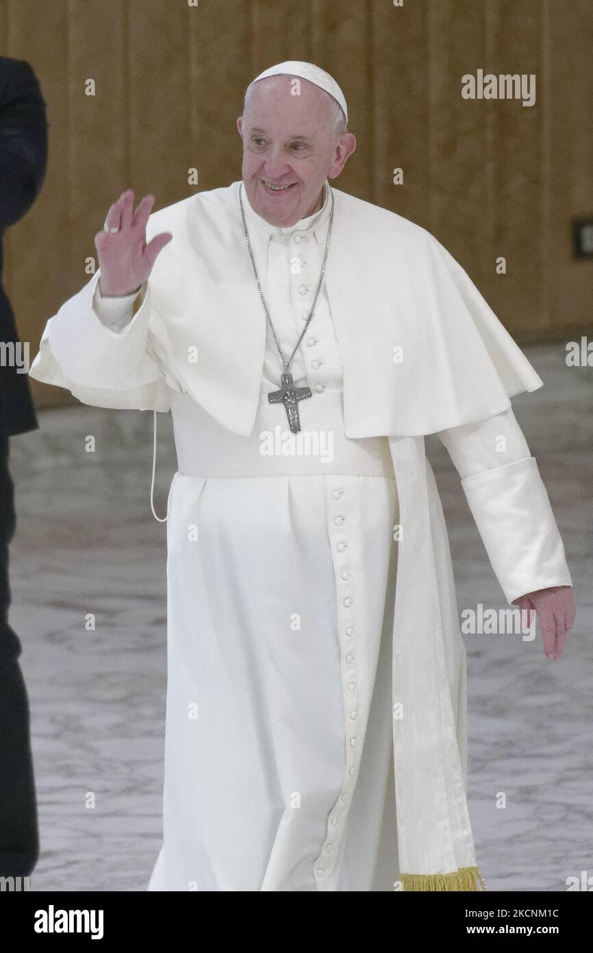 Smiling pope hi-res stock photography and images - Alamy