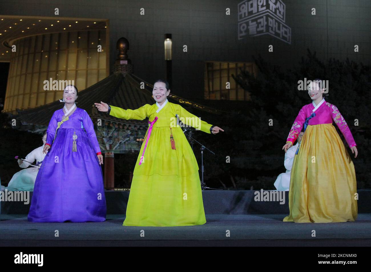 Sep 29, 2021-Seoul, South Korea-Lee Choon Hee(c) of master singer of ...