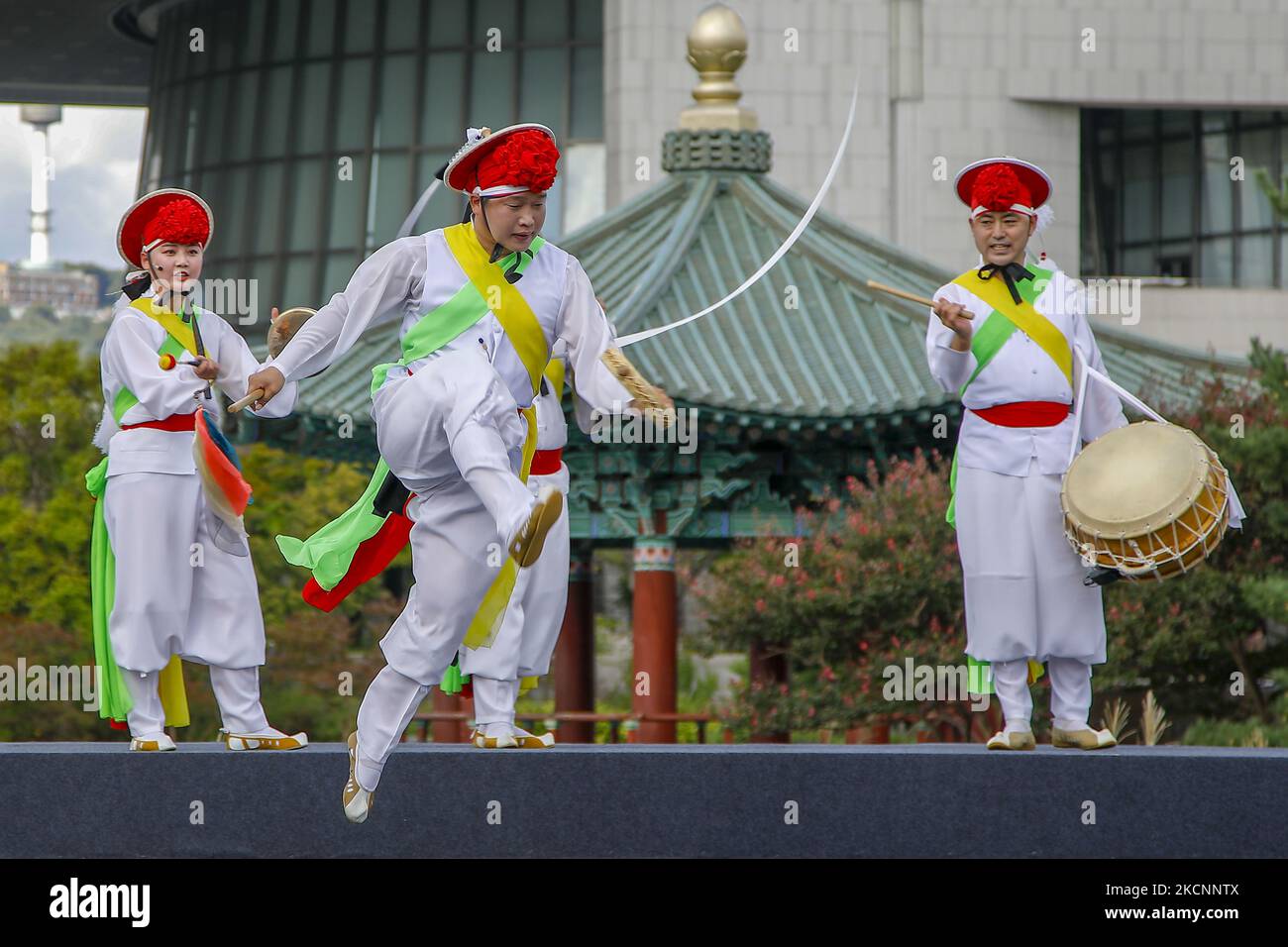 Gugak traditional music hi-res stock photography and images - Alamy