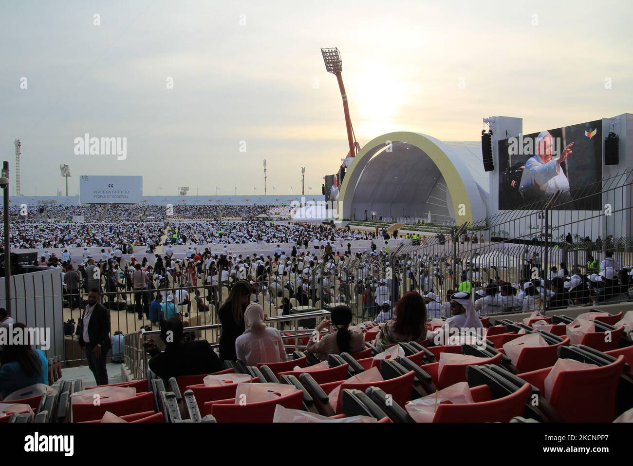 Rifa Al Gharbi, Bahrain. 05th Nov, 2022. Believers and pilgrims wait ...