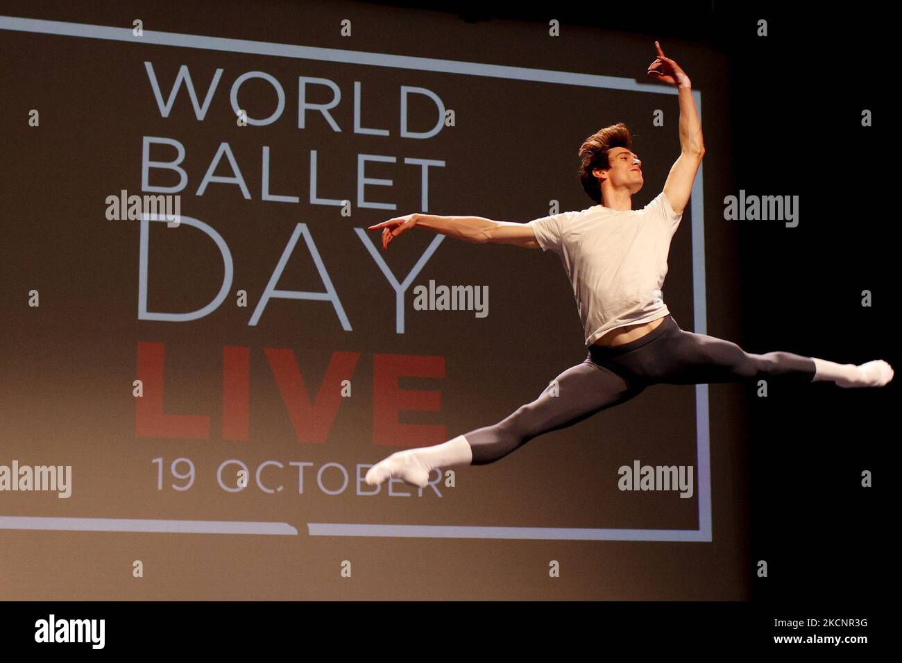 World ballet hi-res stock photography and images - Alamy