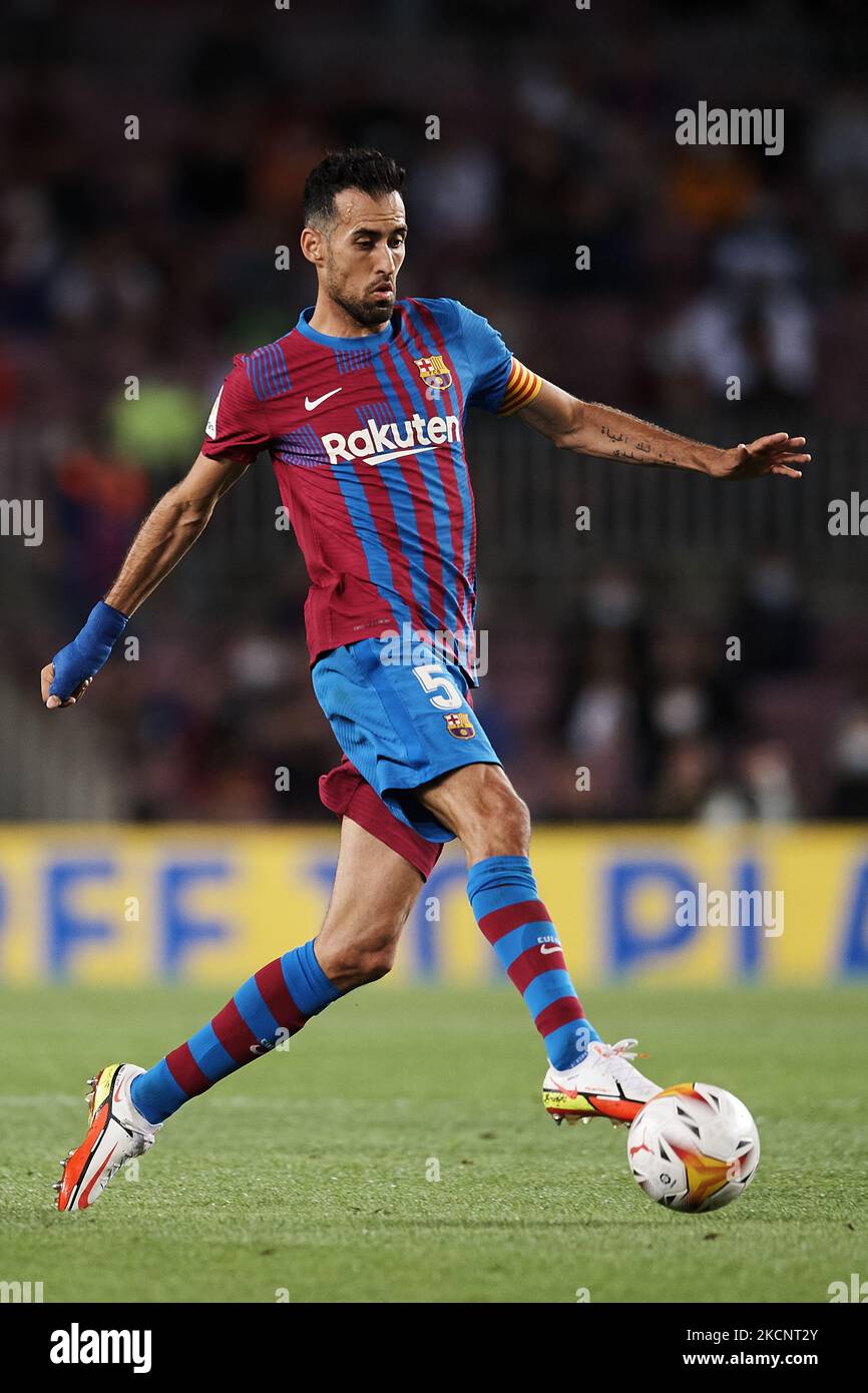 Sergio Busquets of Barcelona controls the ball during the La Liga ...