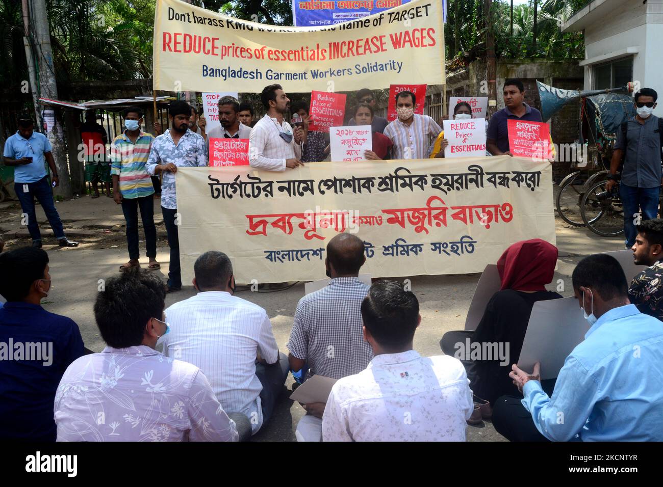 Bangladesh Garments Workers Solidarity activists held a protest rally ...