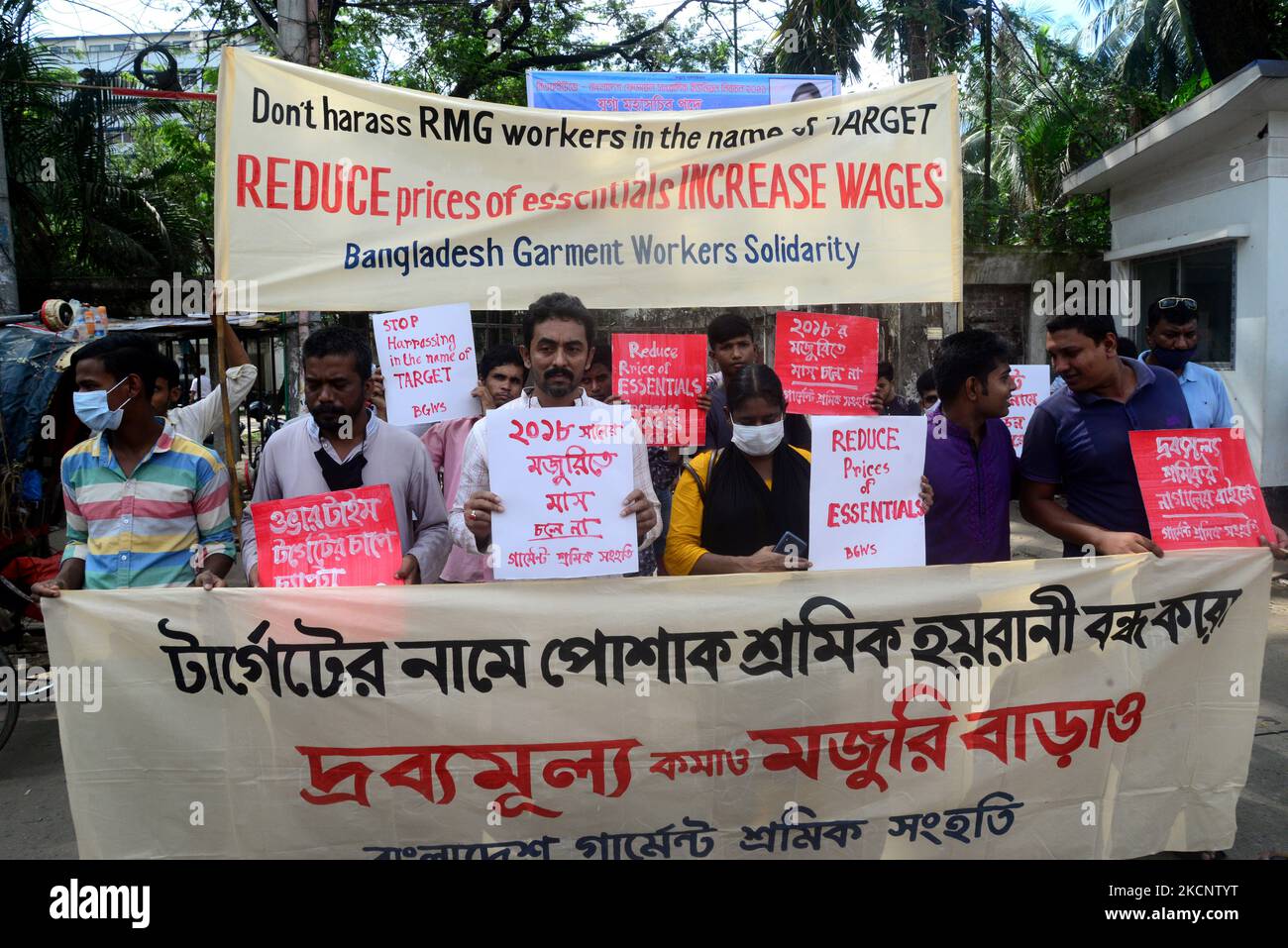 Bangladesh Garments Workers Solidarity activists held a protest rally ...