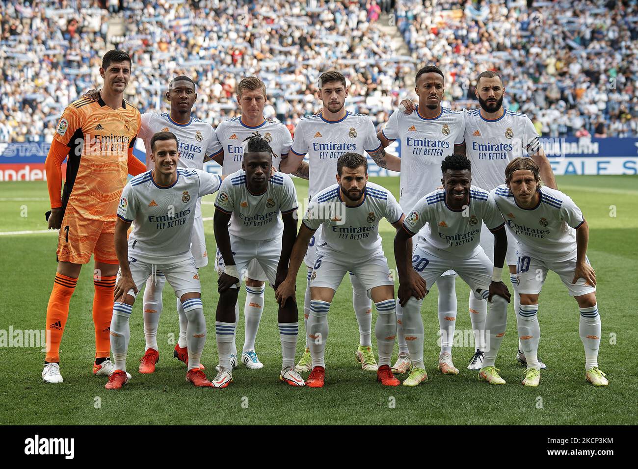 Real Madrid line up (L-R) Thibaut Courtois, David Alaba, Toni Kroos ...