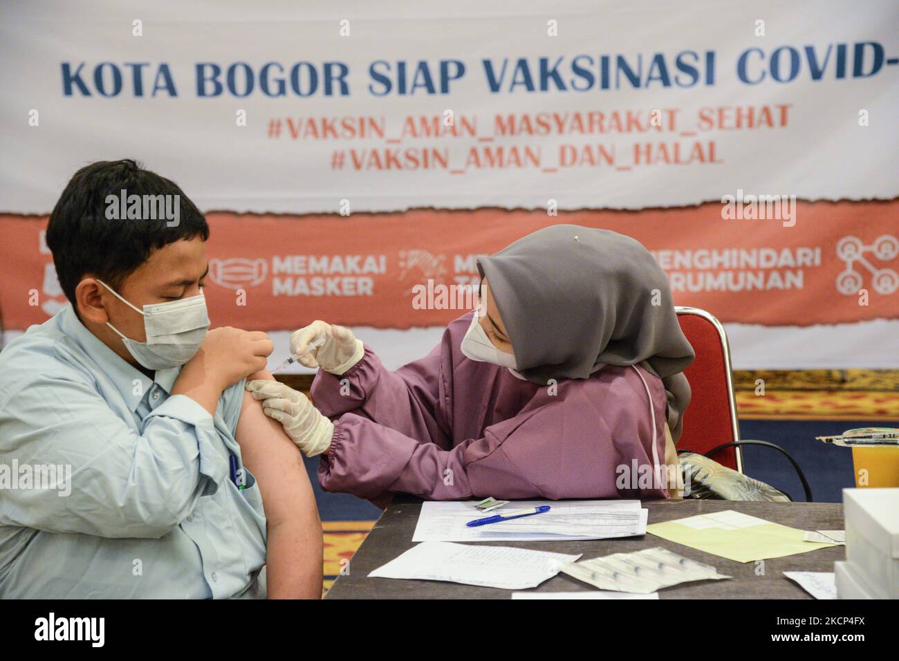 Comirnaty kid hi-res stock photography and images - Alamy