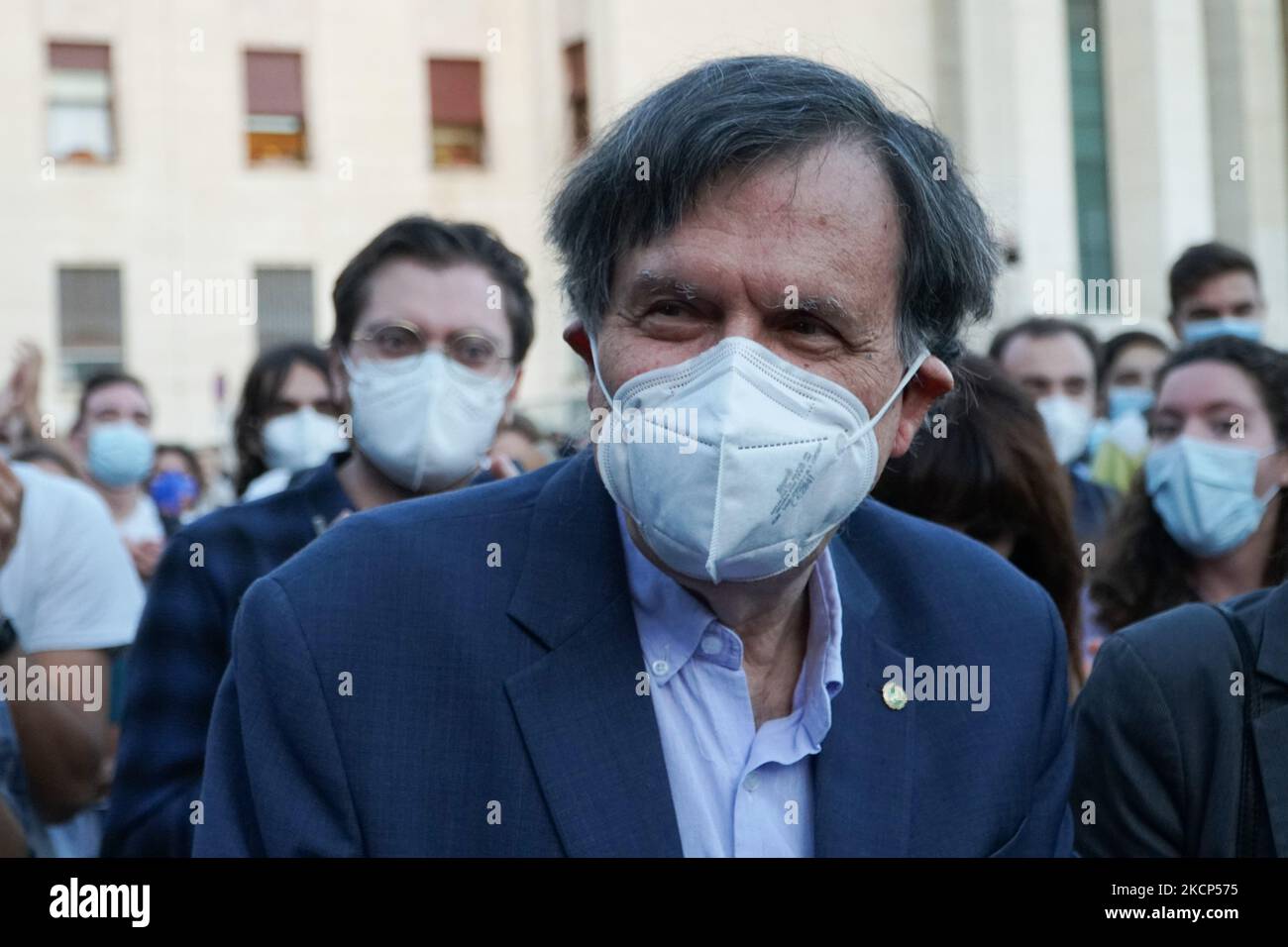 Giorgio Parisi with his students during the News Giorgio Parisi, Nobel ...