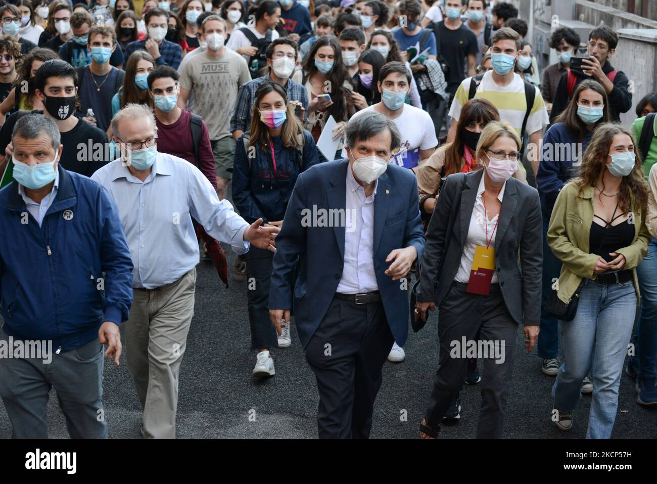 Giorgio Parisi with his students during the News Giorgio Parisi, Nobel ...