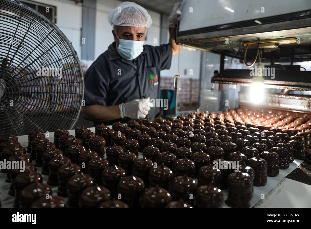 Palestinian workers prepare the vanilla candy known as "crimbo or Ras ...