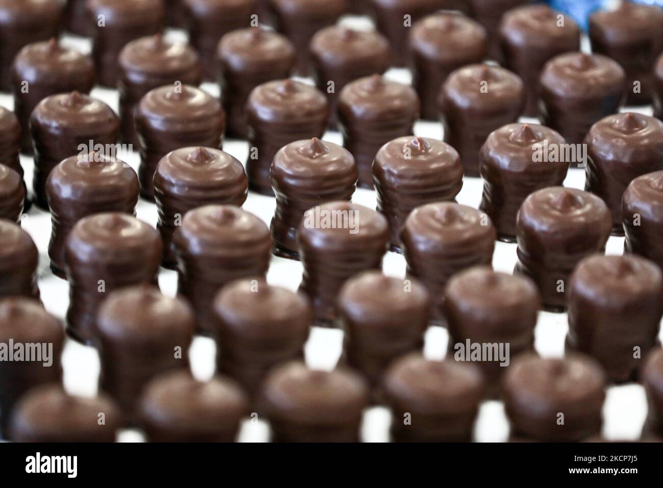 Palestinian workers prepare the vanilla candy known as "crimbo or Ras ...