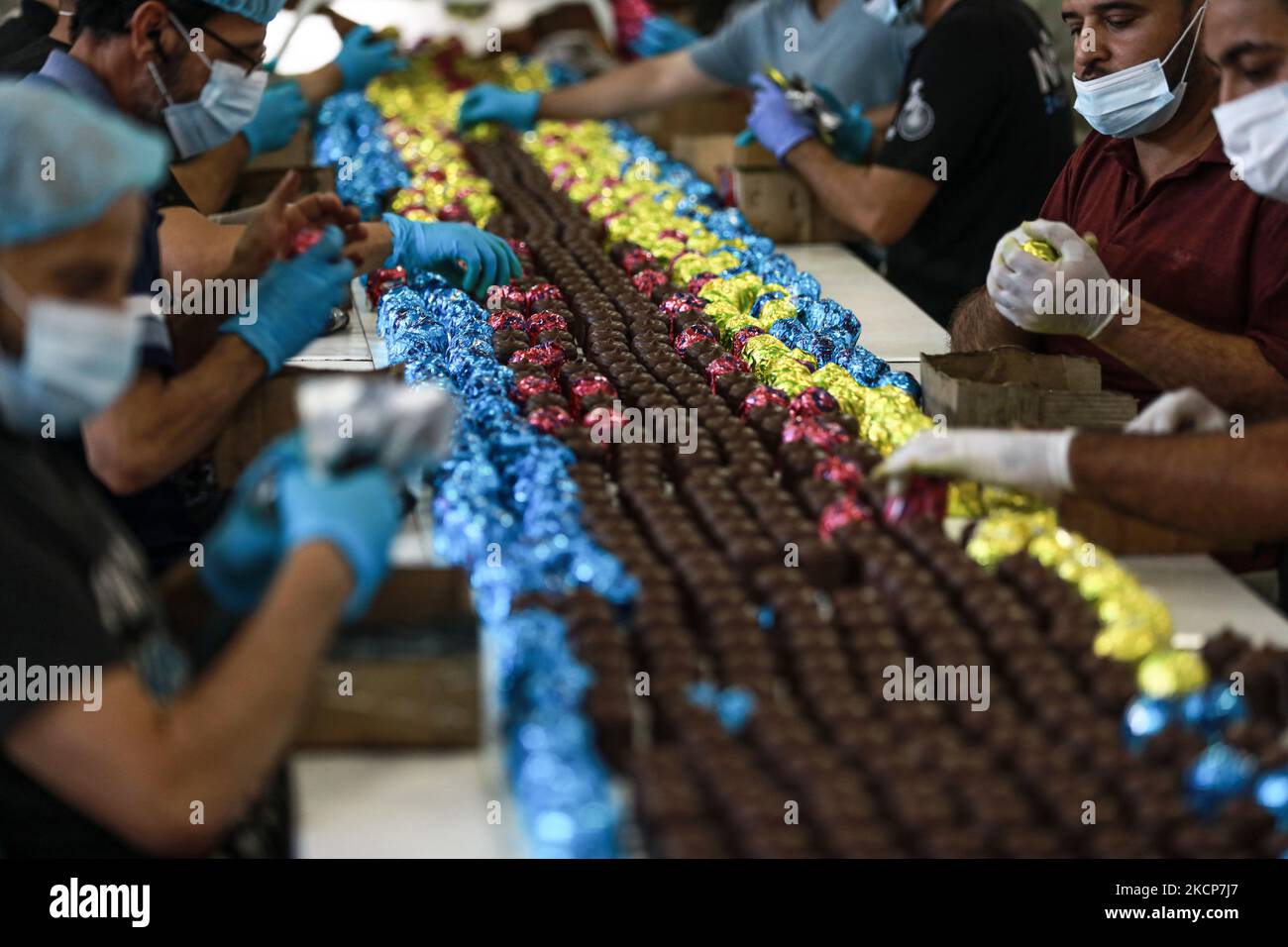Palestinian workers prepare the vanilla candy known as "crimbo or Ras ...