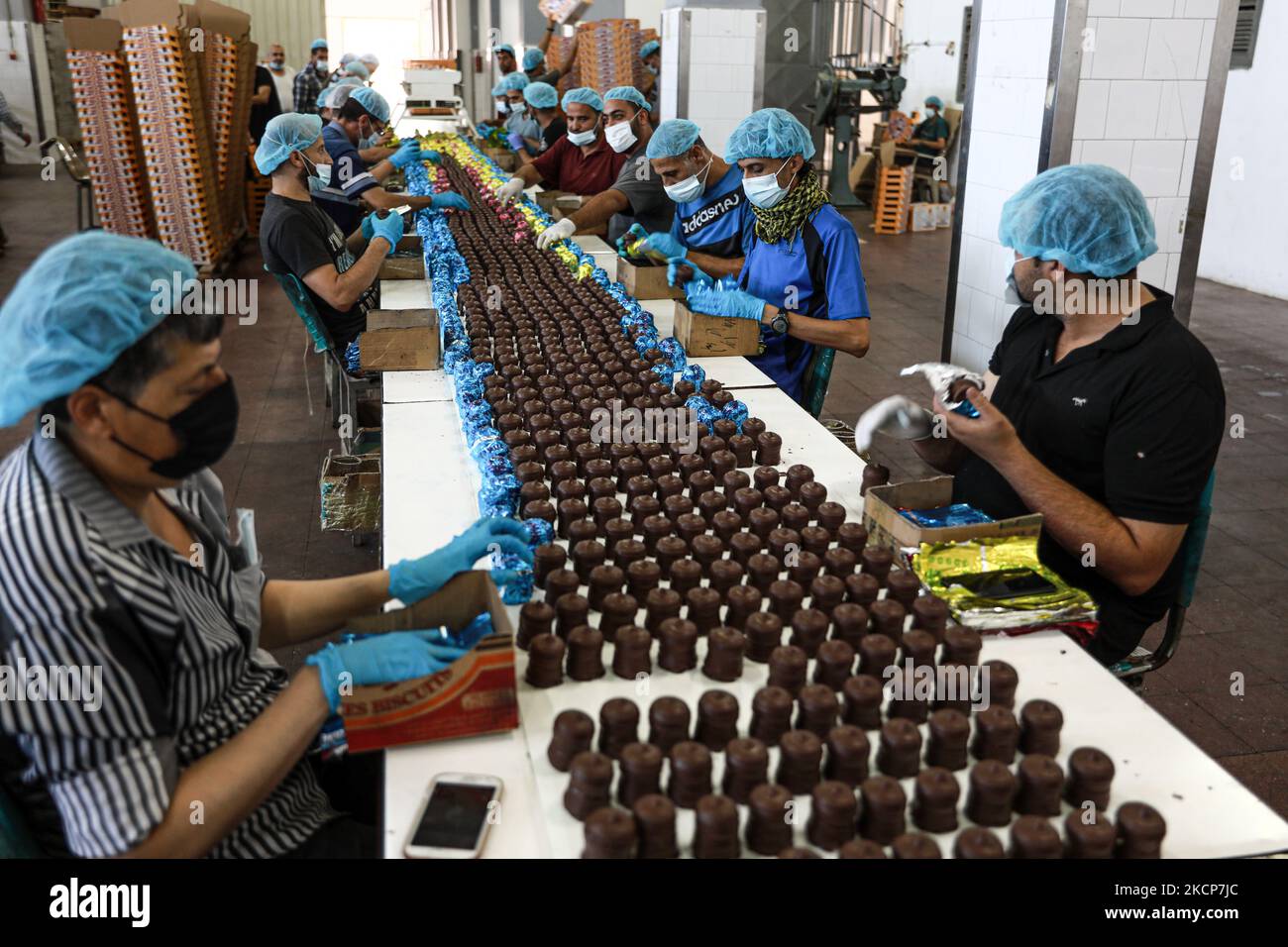 Palestinian workers prepare the vanilla candy known as "crimbo or Ras ...