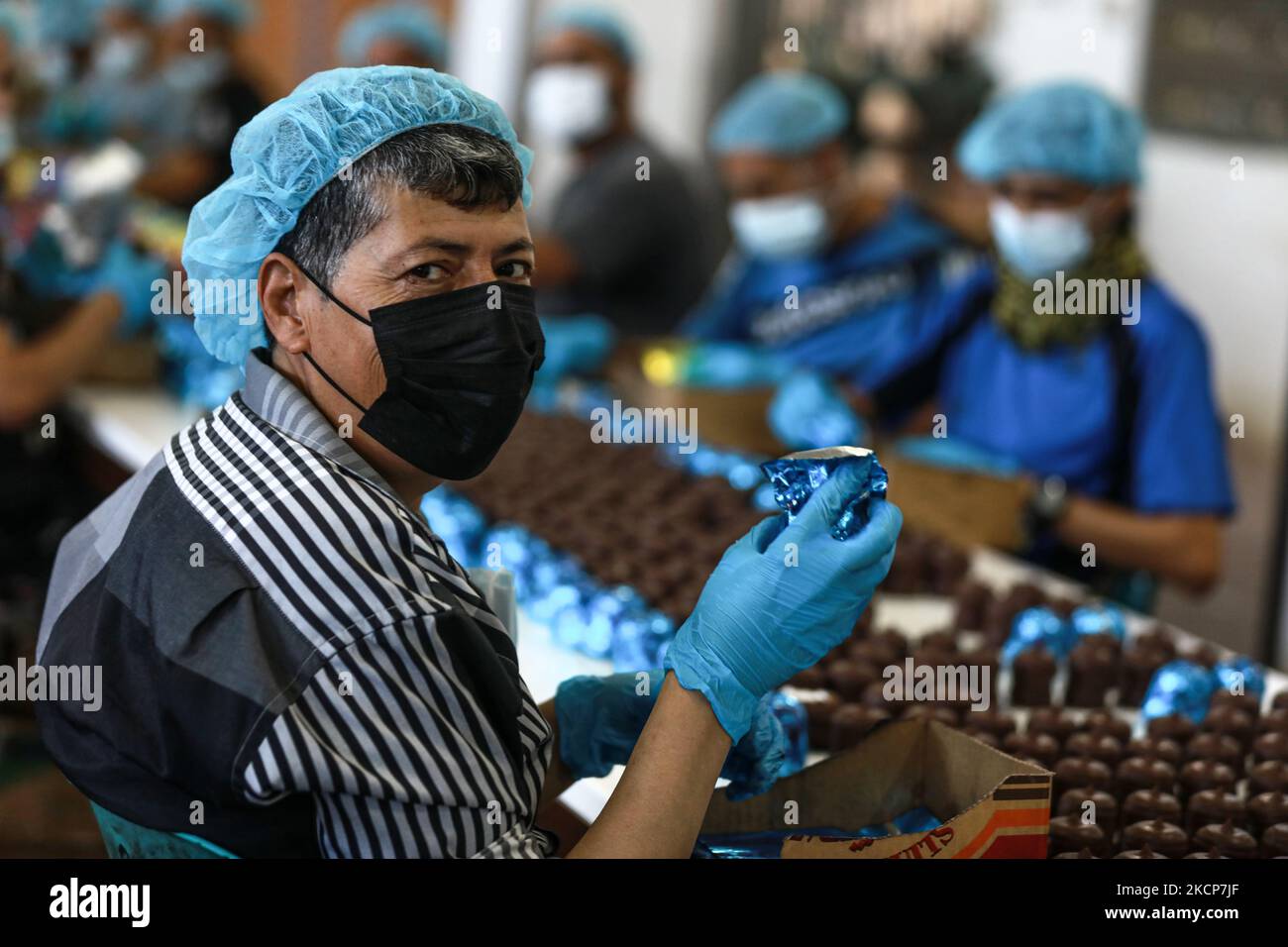 Palestinian workers prepare the vanilla candy known as "crimbo or Ras ...