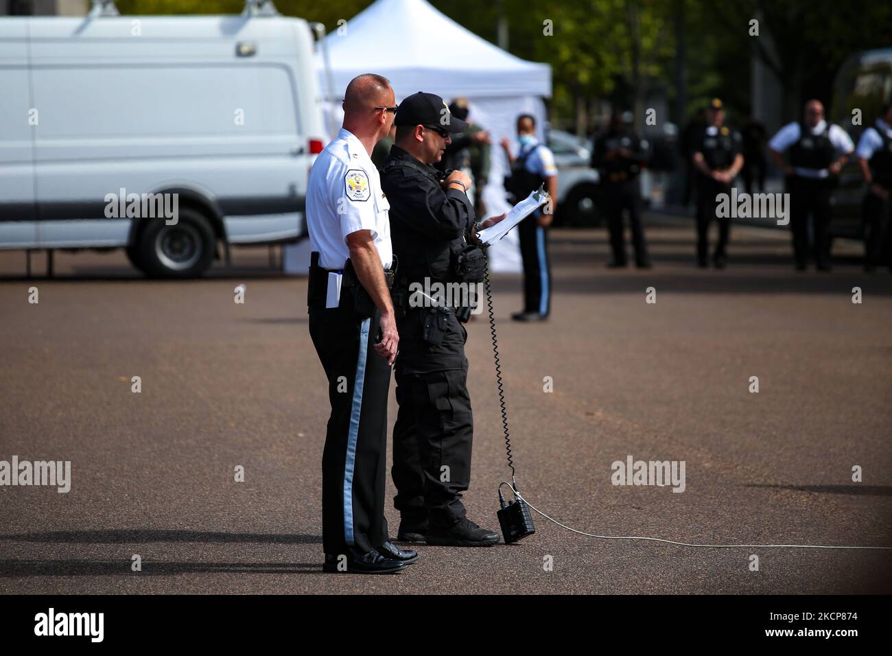 Police making arrests hi-res stock photography and images - Alamy