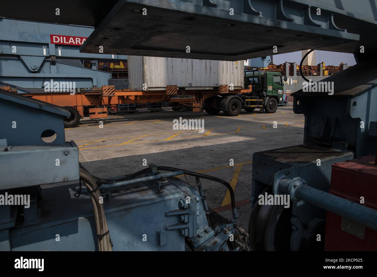 Container loading and unloading activities at the Tanjung Priok port ...