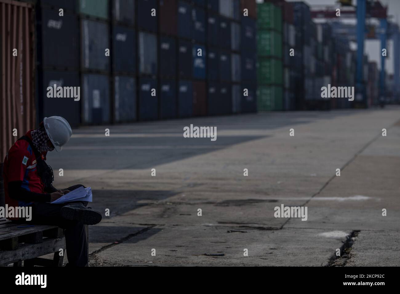 Container loading and unloading activities at the Tanjung Priok port ...