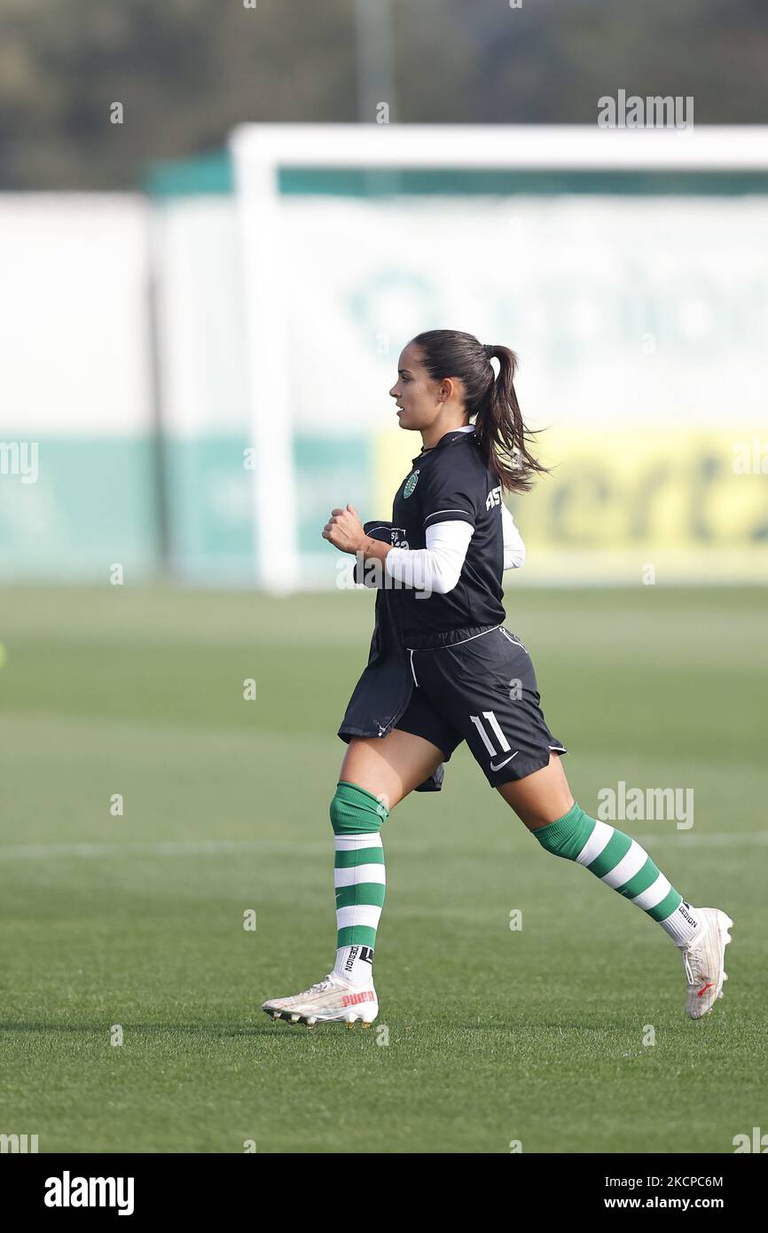 Brenda Perez warming up before the match for Liga BPI between Sporting ...