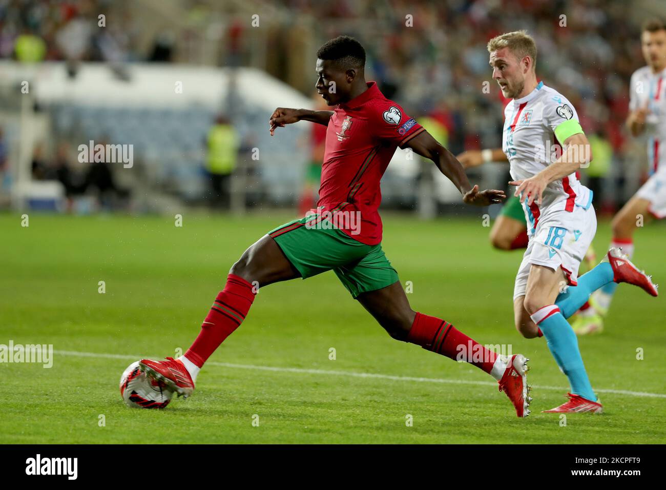 Defender laurent jans hi-res stock photography and images - Alamy