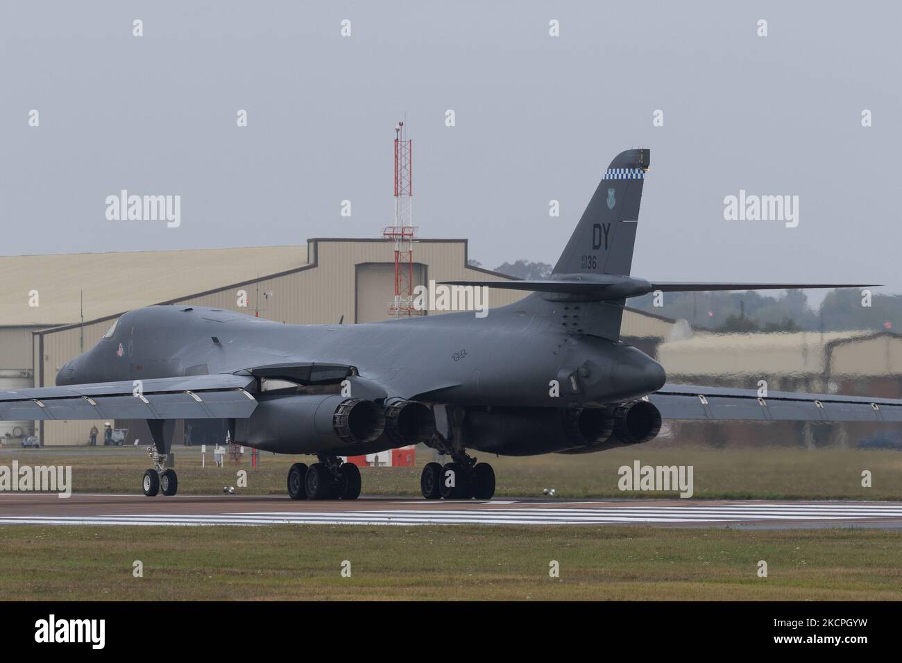 A United States Air Force B1 Bomber lands at RAF Fairford in ...