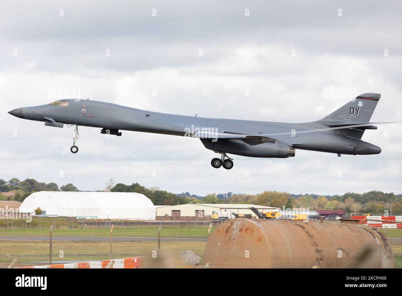 A United States Air Force B1 Bomber lands at RAF Fairford in ...