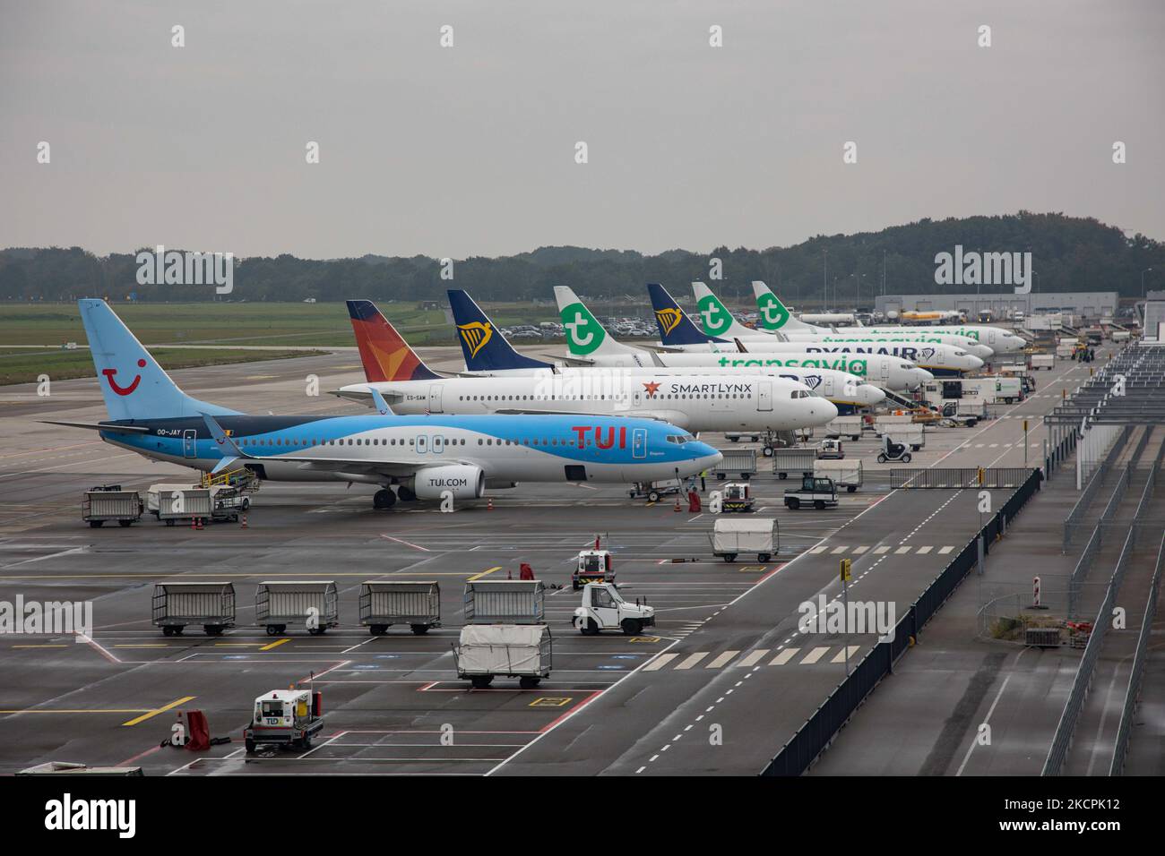 Tui boeing 737 800 ryanair hi-res stock photography and images - Alamy