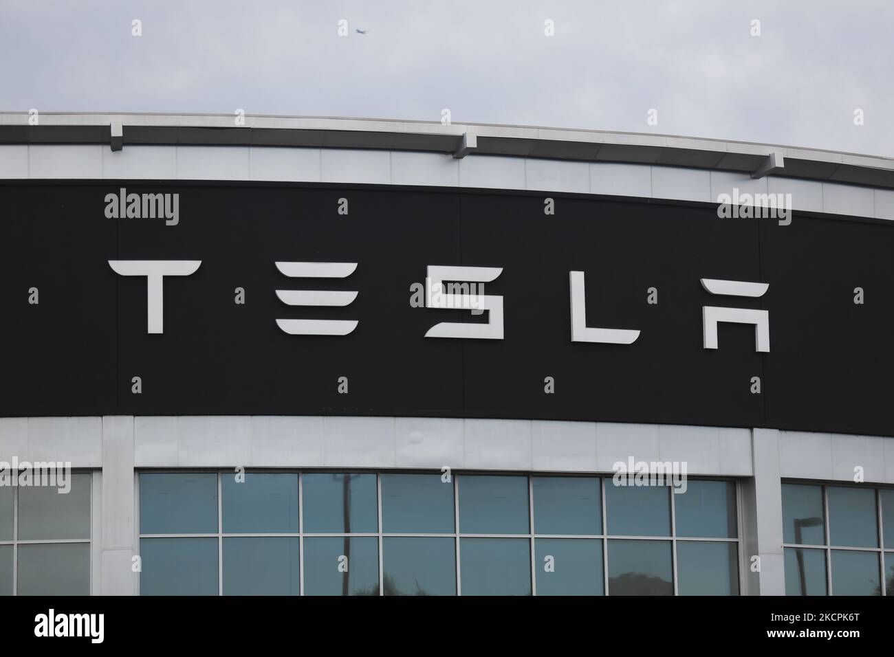 Tesla's gallery and service center on Westheimer Road in Houston, Texas ...