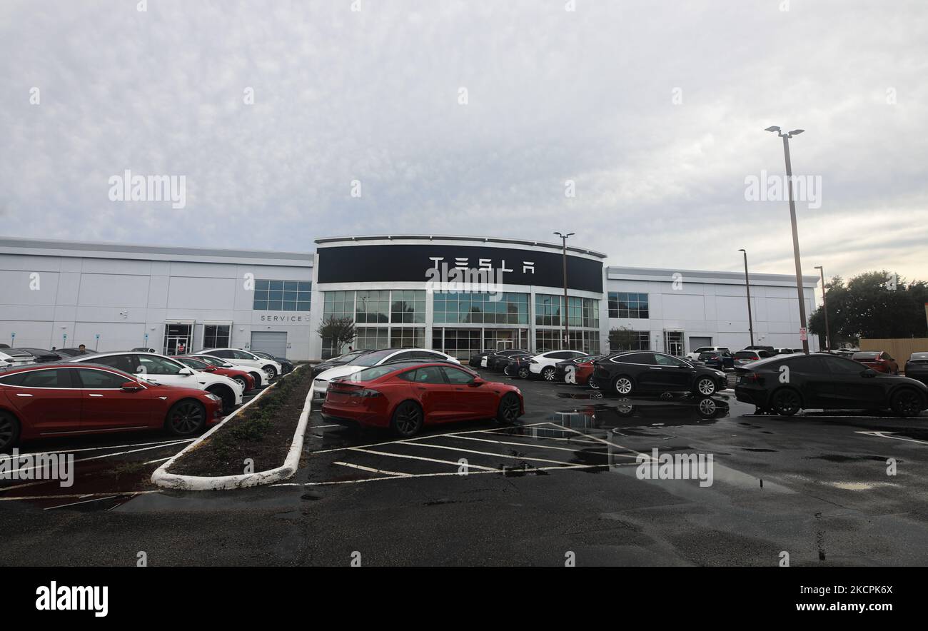 Tesla's gallery and service center on Westheimer Road in Houston, Texas ...