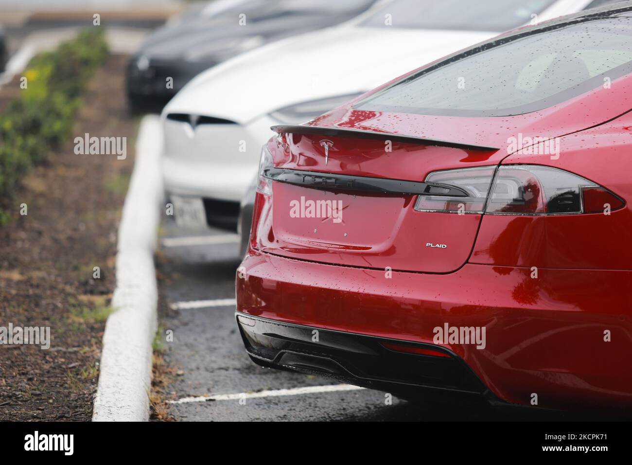 Tesla's gallery and service center on Westheimer Road in Houston, Texas ...