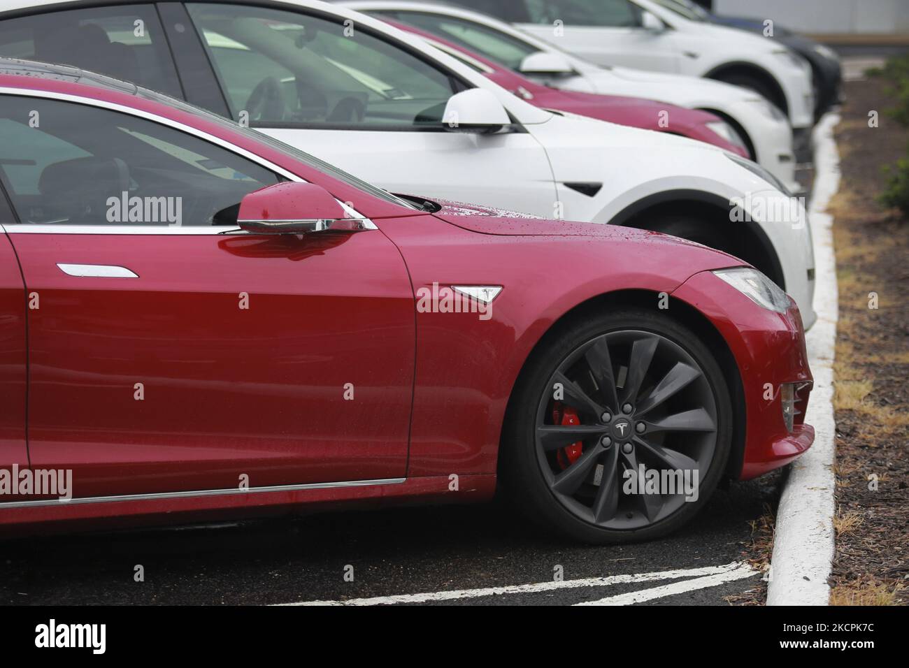 Tesla's gallery and service center on Westheimer Road in Houston, Texas ...