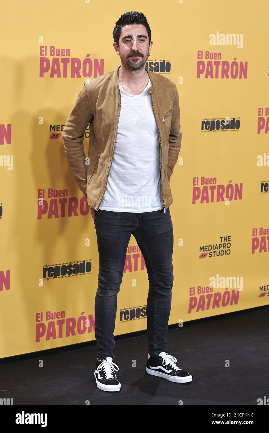 Alex Ubago attends the 'El buen patron' movie premiere at Callao cinema ...