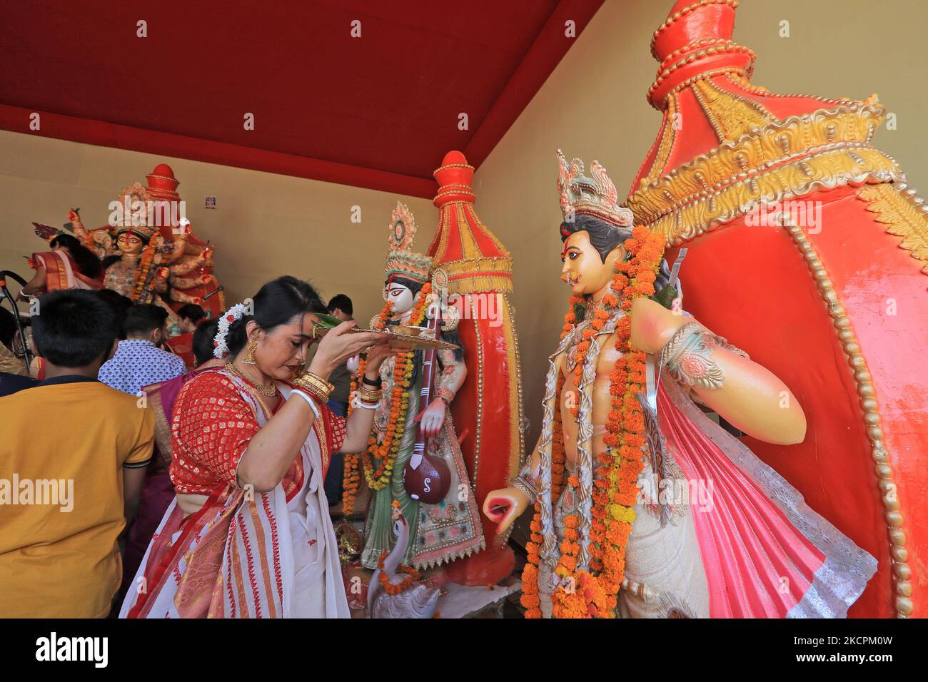 Jaipur: A married woman offer worship during 'Sindoor Khela' before the ...